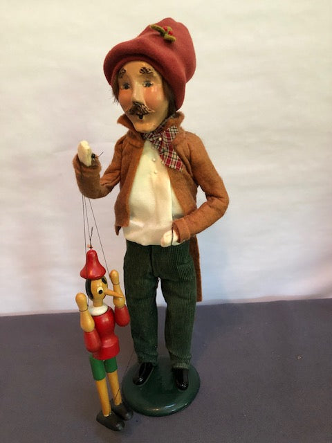 Puppet man with pinicchio – Main Street Scenes